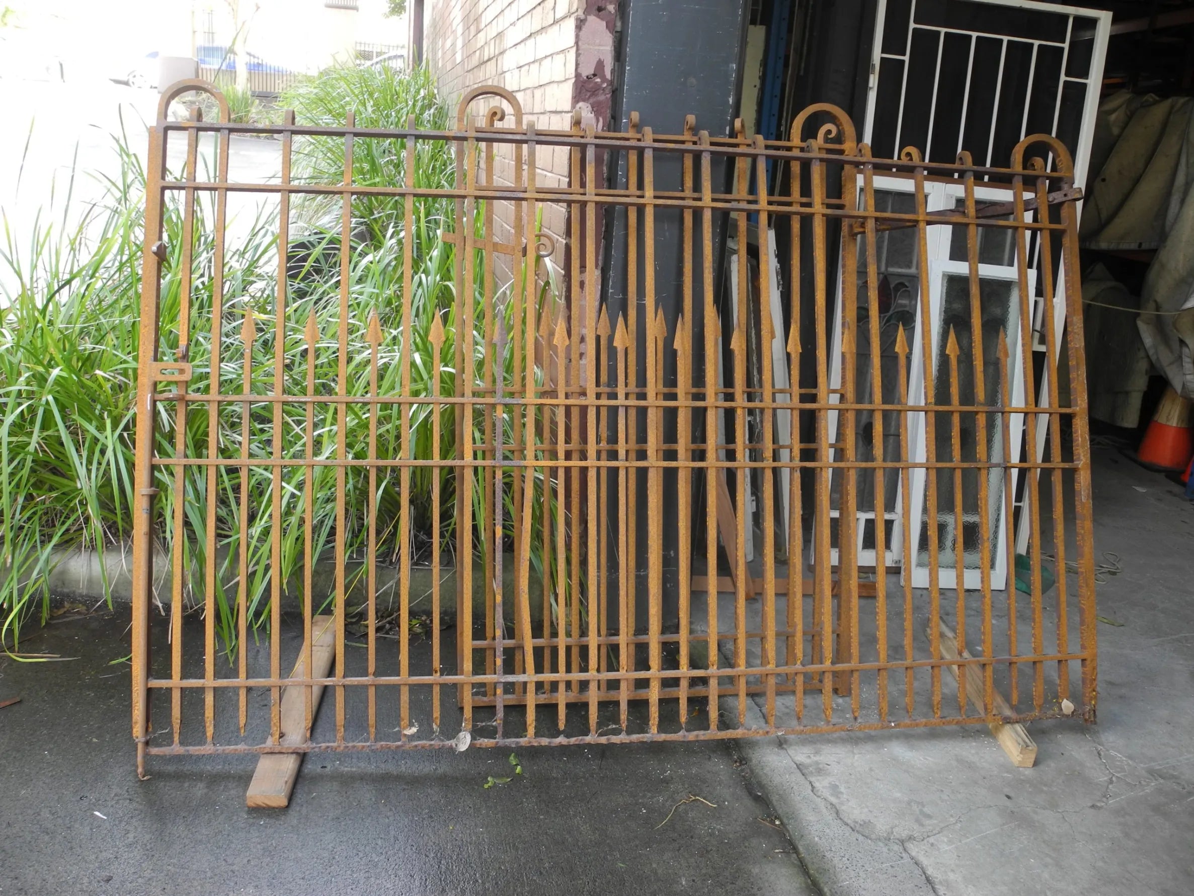 Pair Driveway Gates – Chippendale Restorations